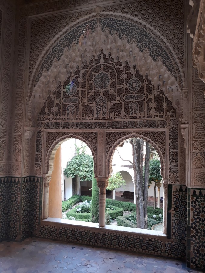 Mullion Windows in The Mirador of Lindaraja | rhap.so.dy in words