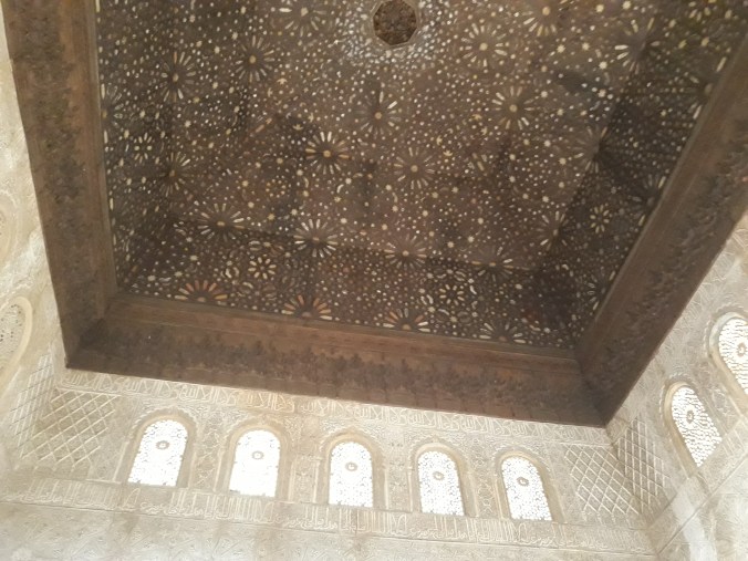 Windows and ceiling of the Throne Room – Comares Tower | rhap.so.dy in ...